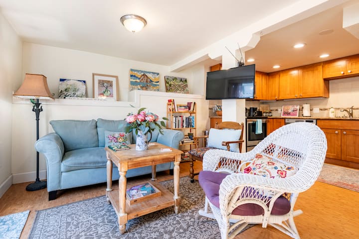 Charming Sw     Artist's Retreat - Portland, OR