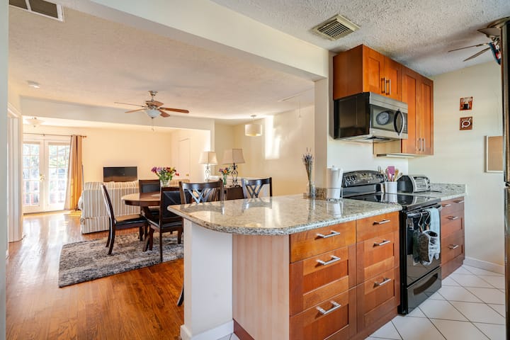 Fully Equipped Kitchen + Work Area #Montroselife - Houston, TX