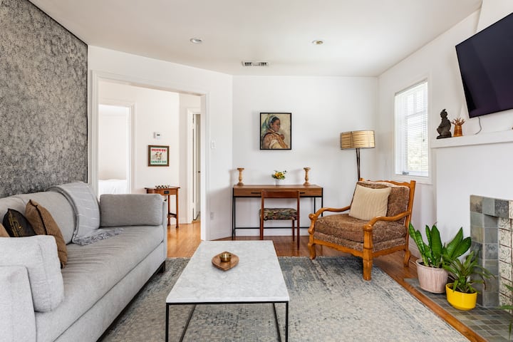 North Of Montana Gated Luxury 1-bdrm Guest House - Santa Monica, CA