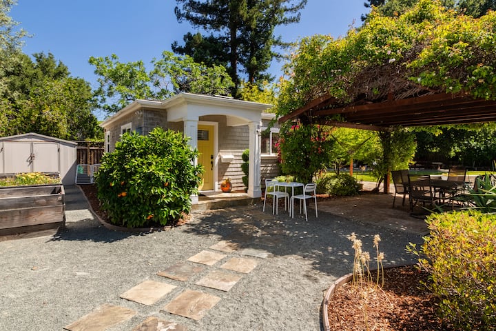 Quaint One Bedroom Guest Cottage - Stanford University, Stanford