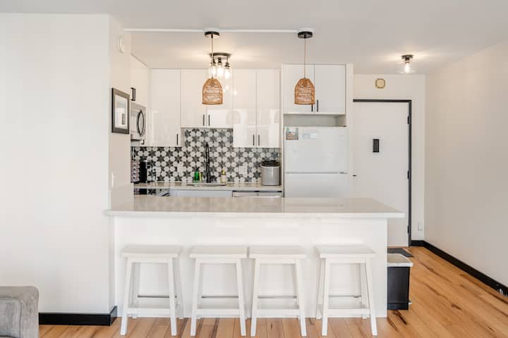 Salt & Silk: Rooftop Pool, Sauna, Walk To Beach - Honolulu