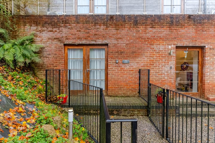 The Mess, Ground Floor 1 Bed Studio Apartment - Yeovil