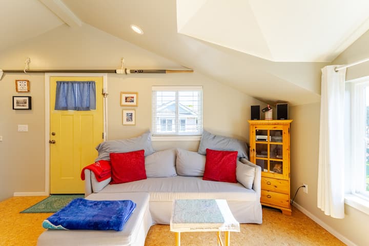 Commencement Bay Cottage Loft - Tacoma, WA