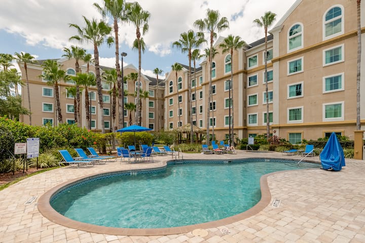 Disney Free Shuttle • Kitchen • Pool - Lake Buena Vista, FL