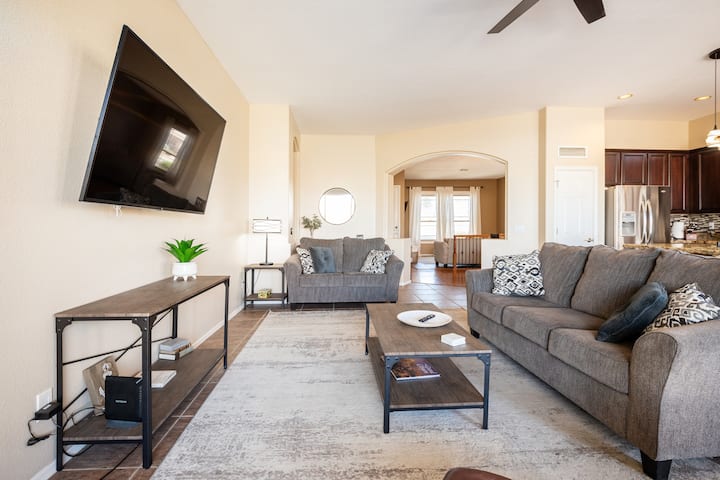 Spacious Home Near South Lake In Estrella - Goodyear, AZ