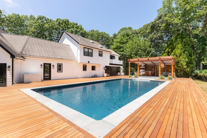Chic Hampton Retreat Heated Pool • Outdoor Living - East Hampton, NY