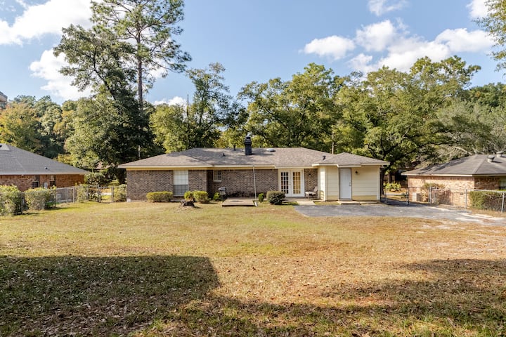 3br Gem; Free Parking*sleeps 4*near Municipal Park - Big Creek Lake, AL