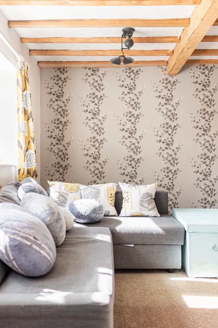 Double Bedroom In Cottage
In Hamlet Near Holmfirth - Holmfirth