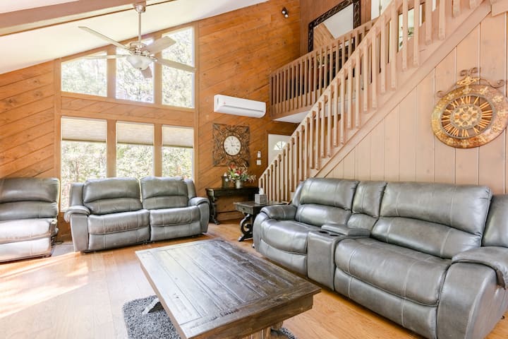 A Cheerful Cabin 3-bedrooms With Large Bonus Room - Bass Lake, CA