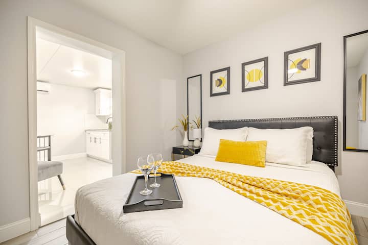 Cozy And Private Suite In The Heart Of Tampa Bay - Tampa, FL