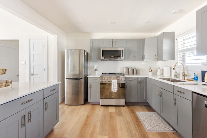 Modern Bright 3br. Large Backyard. Family Friendly - Leander, TX