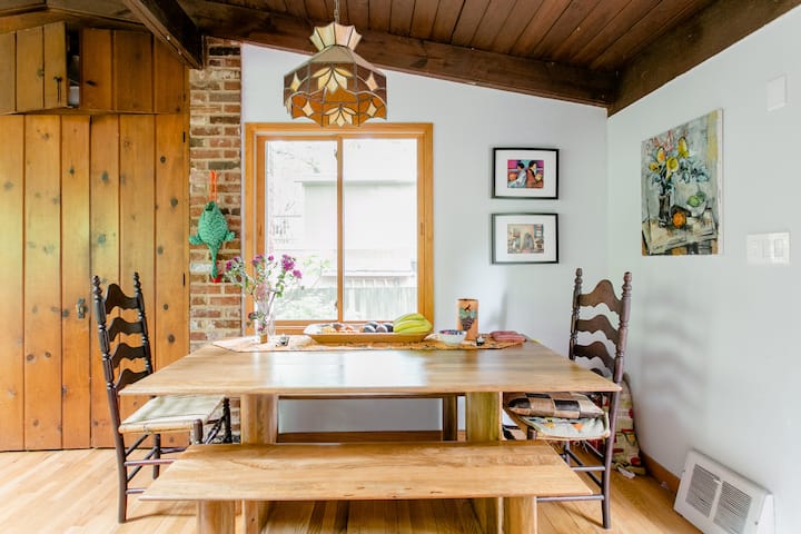 Spacious Bedroom In A Mid Century House - Fairfax, VA
