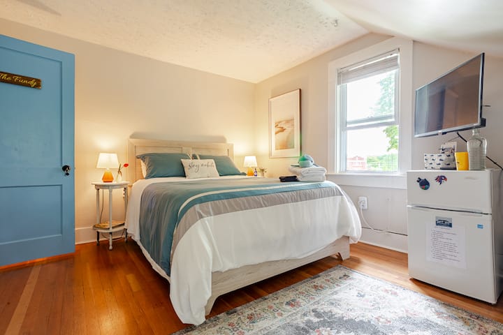 Private Room W/balcony, Hot Tub & Fire Pit - Kentville