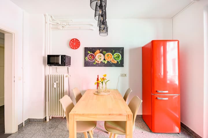 Ansprechend Möbliertes Zimmer 20qm-hbf/zentrumsnah - Pforzheim