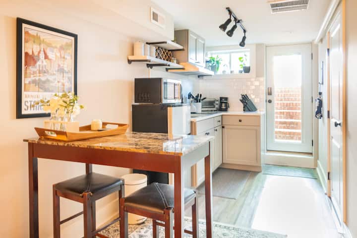 Adorable 1 Bedroom In Historic Kingman Park - Washington Navy Yard, DC