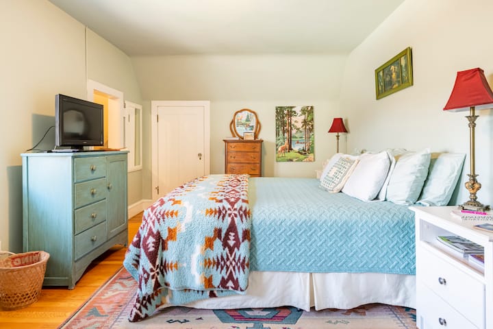Two Bedrooms In Historic Home In City Park - Fort Collins, CO