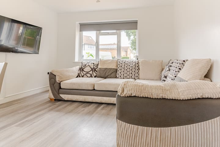 Lunas Place - A Beautiful Modern 6 Bedroom Home - Bournemouth