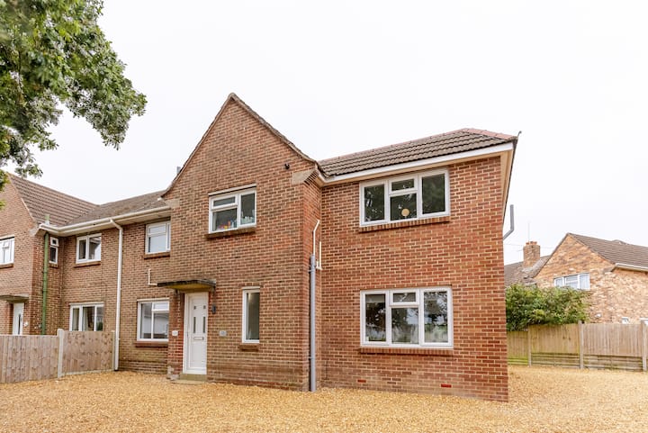 Lunas Place - A Beautiful Modern 6 Bedroom Home - Bournemouth