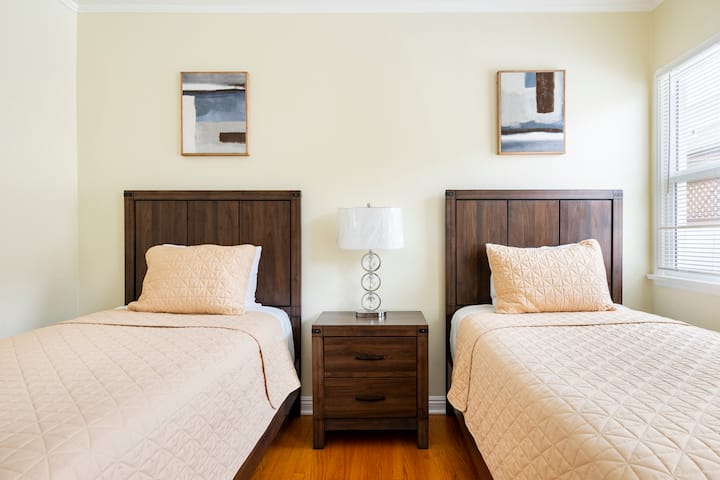 Cozy 2br W/ Backyard + Bbq + Gym Near Lax - Harvard Heights - Los Angeles