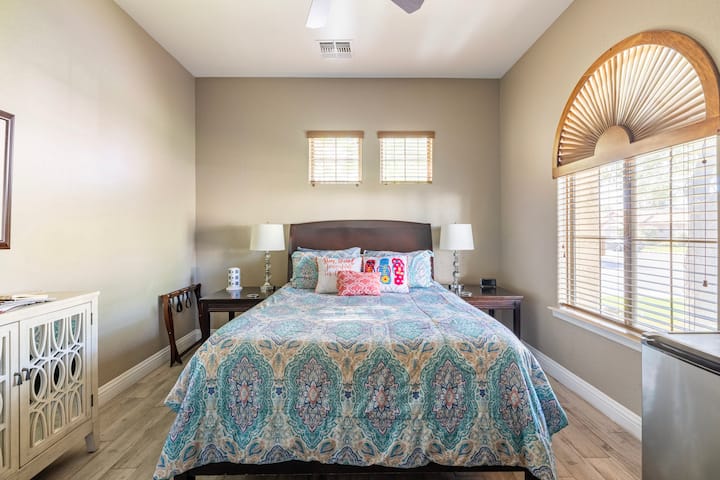 Detached, Private, Clean & Safe Guesthouse With Large Patio - Chandler, AZ
