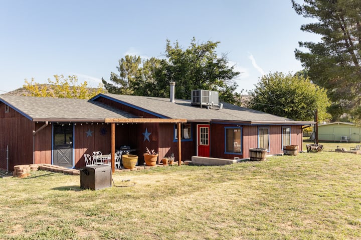 Spacious 2bd 2ba~fenced Dog Yard~20 Min To Sedona - Out of Africa Wildlife Park, Camp Verde