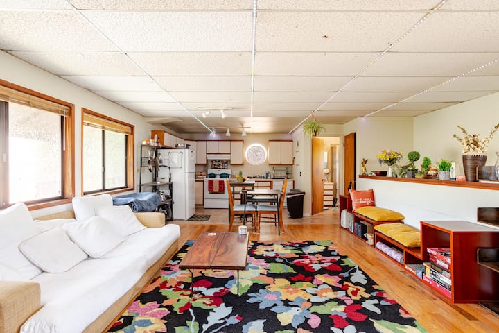 Lovely, Comfortable Two Bedroom Downtown Apartment - Santa Rosa, CA