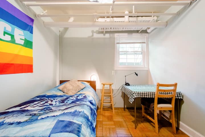 Quiet Rm In Bethesda Near Metro/nih - Bethesda, MD