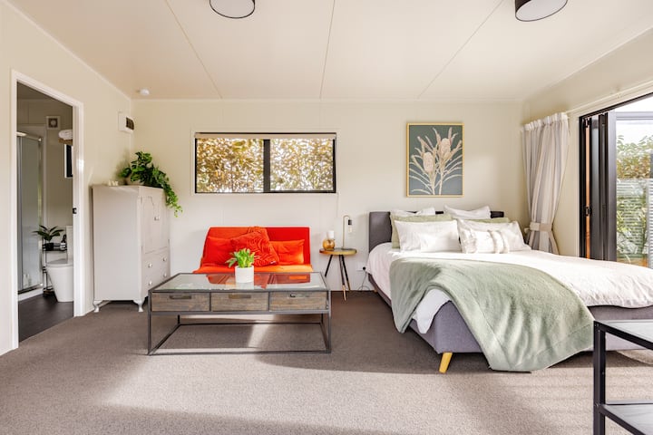 Magnolia Retreat On Paeroa - Levin