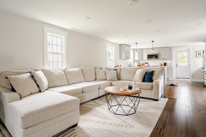 Newly Renovated 3 Bedroom Wildwood Home With Yard - Wildwood, NJ