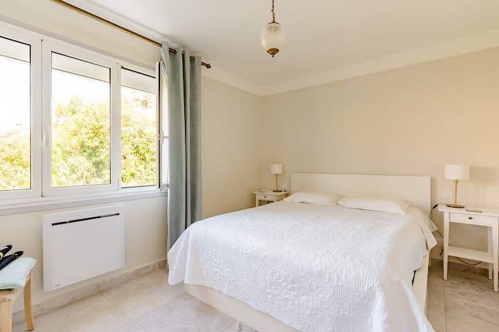 Chambre Avec Vue Du Jardin Dans Maison Partagée - Six-Fours-les-Plages