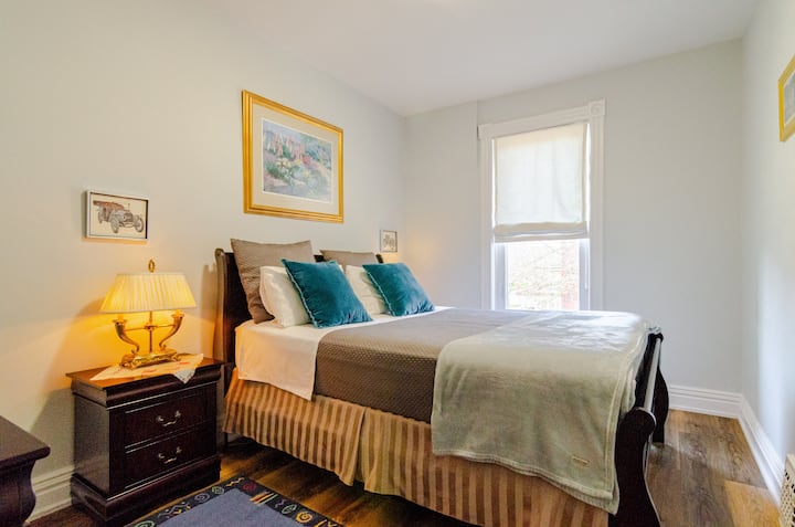 Renovated 2bdr & Free Parking - Peterborough