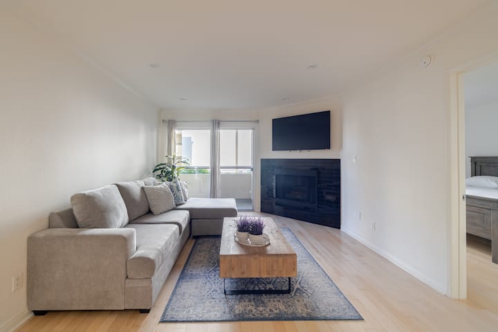 Modern Resort Style Living - Calabasas, CA