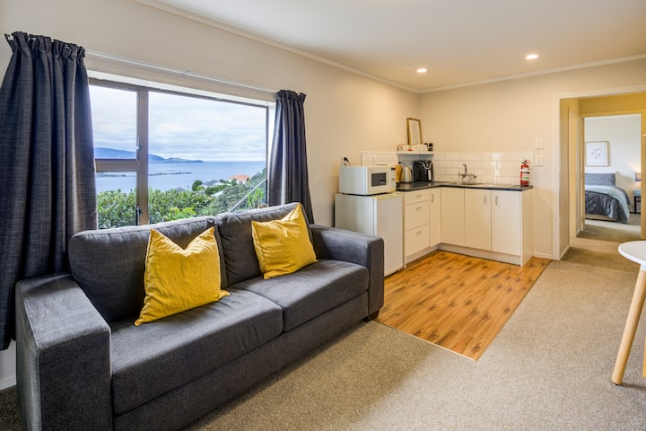 Lyall Bay Vista - Great Location, Stunning Views - Wellington