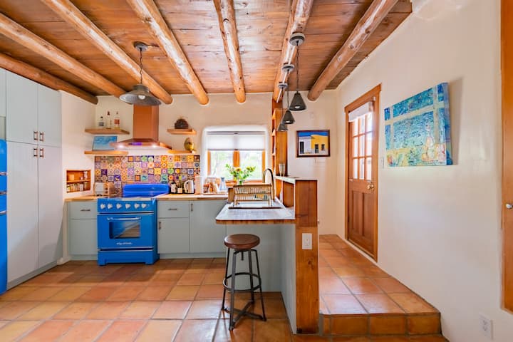 Pet Friendly Charming House - Short Walk To Canyon - Santa Fe, NM