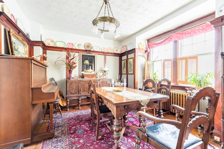 Cosy Edwardian B&b In Upper Beach - Mississauga