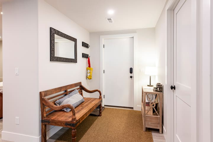 Spacious 2 Bedroom 1 Bath Lower Level Private Area - Boulder, CO