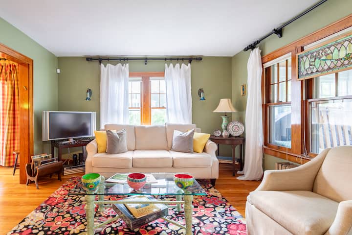 Cozy Craftsman Cottage Near Lake - Pittsfield, MA