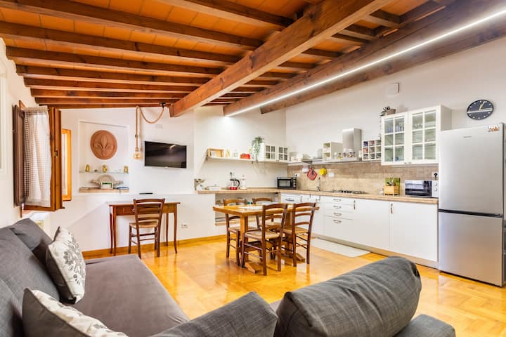 The Nest Of Florence - Florencia