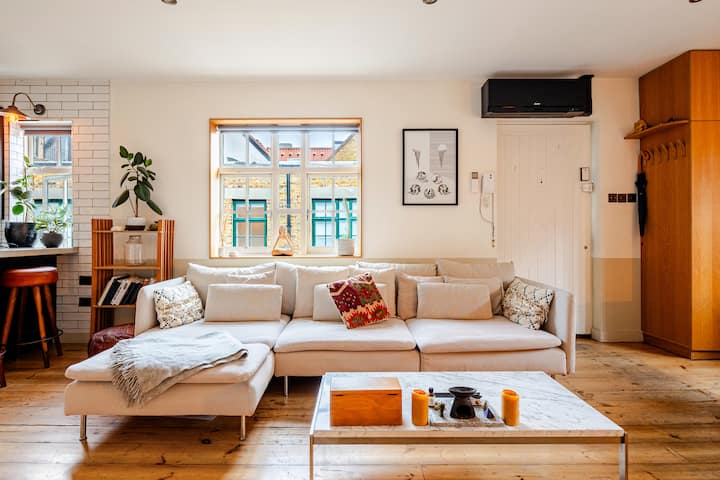 Bright & Quiet Top Floor Converted Warehouse - London