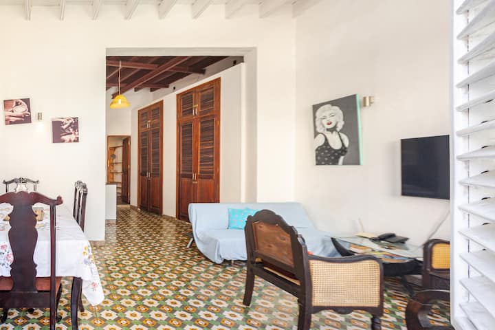 Karel's Place - Havana