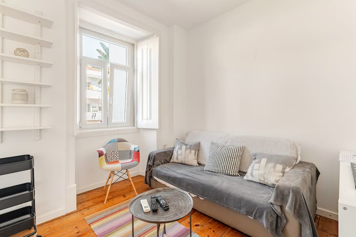 Cozy Apartment In Anjos | Balcony | A/c - Areeiro
