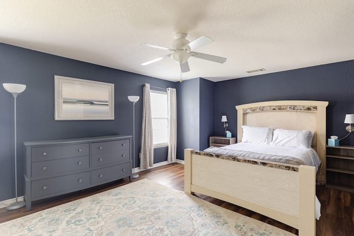 Spacious, Family-friendly Home Near Joe Pool Lake! - Grand Prairie, TX