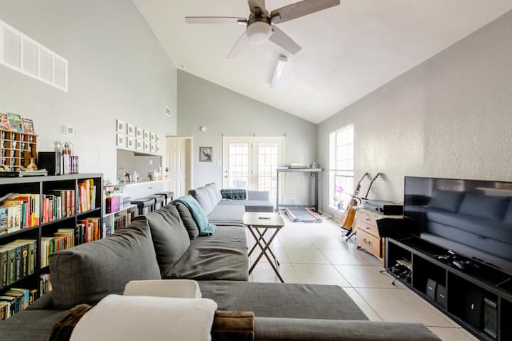 Fantastic Condo With Private Bedroom And Bathroom! - San Antonio, TX