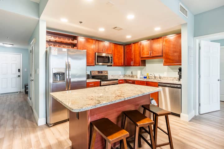Family Friendly Waterfront Condo - Panama City Beach, FL