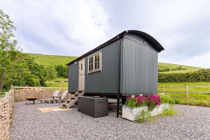 Beautiful Shepherd's Hut On Purbeck Dairy Farm - Swanage