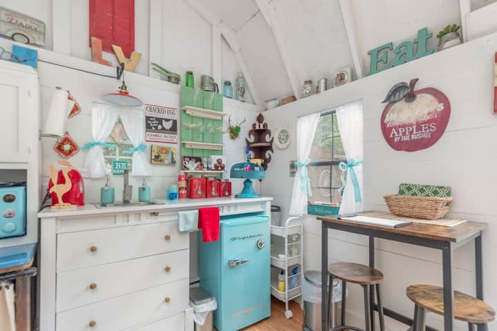 Lil Villa  Delightful Tiny Home For Couples - Eminence, MO