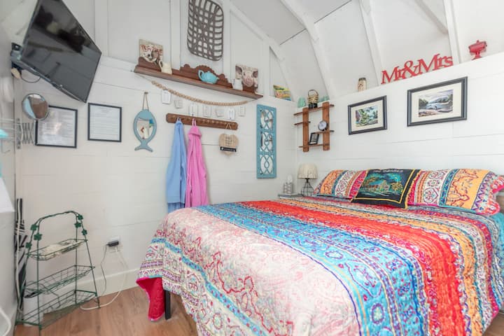Lil Villa Delightful Tiny Home For Couples - Eminence, MO