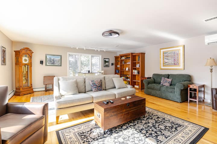 Country Oasis Within The City - バーリントン, VT