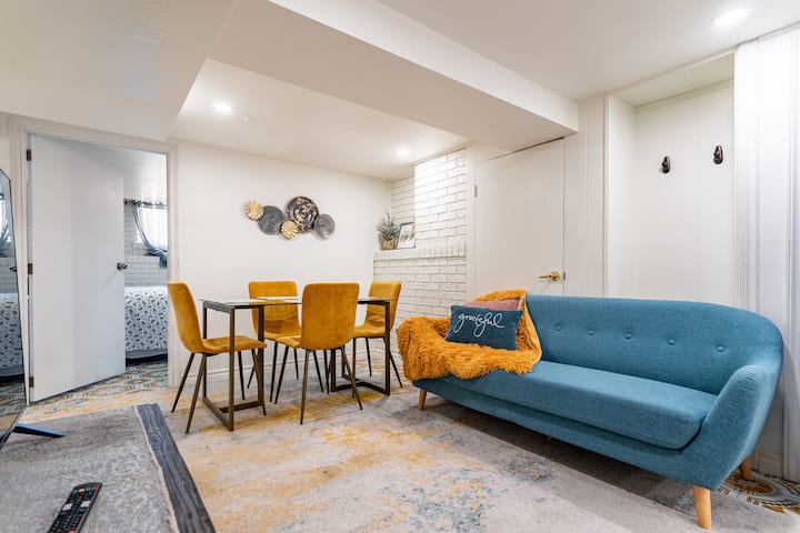 Modern 2-bed, 3 Free Parking, Near Square One - Mississauga