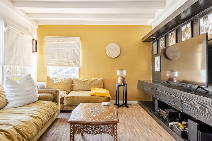 Cheerful Hollywood Hills Retreat With Hot Tub - Los Angeles, CA